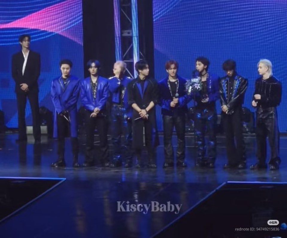 Extreme Height Gap Between Famous Idols And Actor Goes Ultra-Viral ...