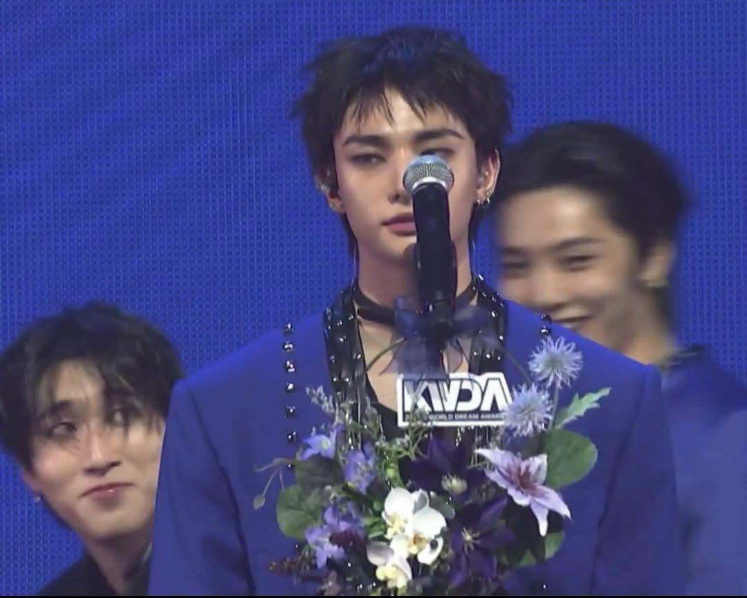 Extreme Height Gap Between Famous Idols And Actor Goes Ultra-Viral ...