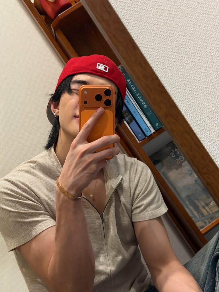 Stray Kids’ Hyunjin Astonishes With His Physique - Shining Awards