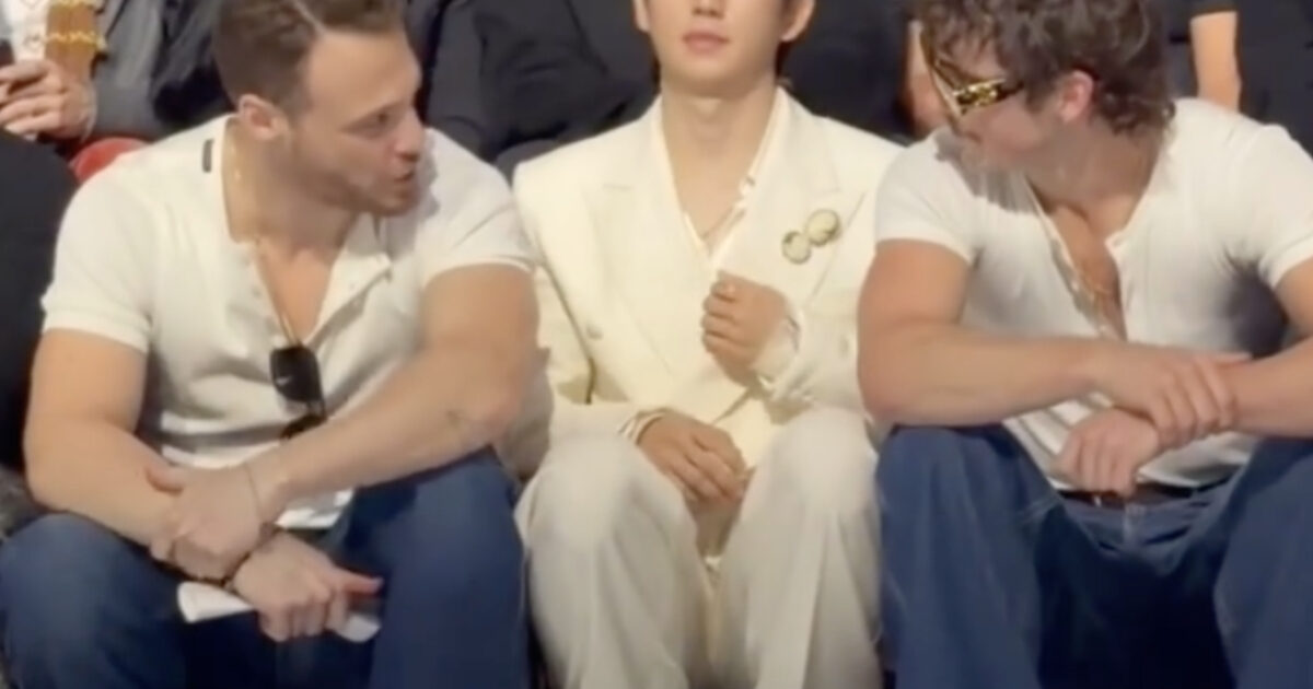 Well-Known Actor Encountering Alleged Racism At Fashion Event Ignites ...