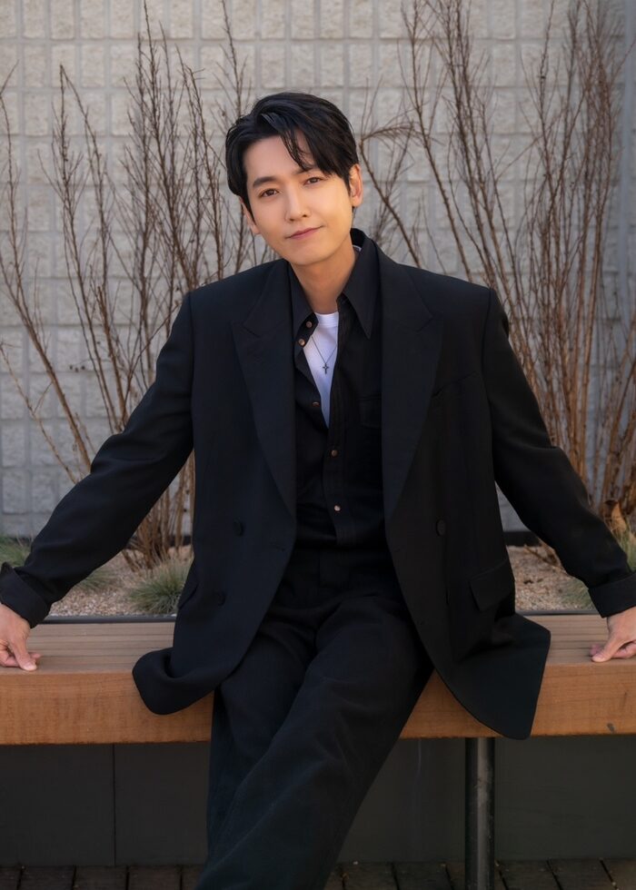 Jung Kyung Ho Seen Wearing Mysterious Ring Prior to Girls' Generation ...